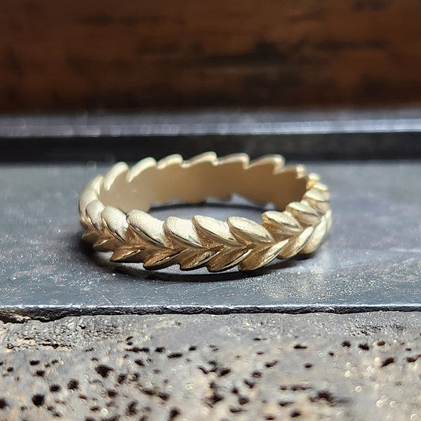 Laurel Wedding Band - Men's Wedding Band 18k Yellow Gold - megan thorne